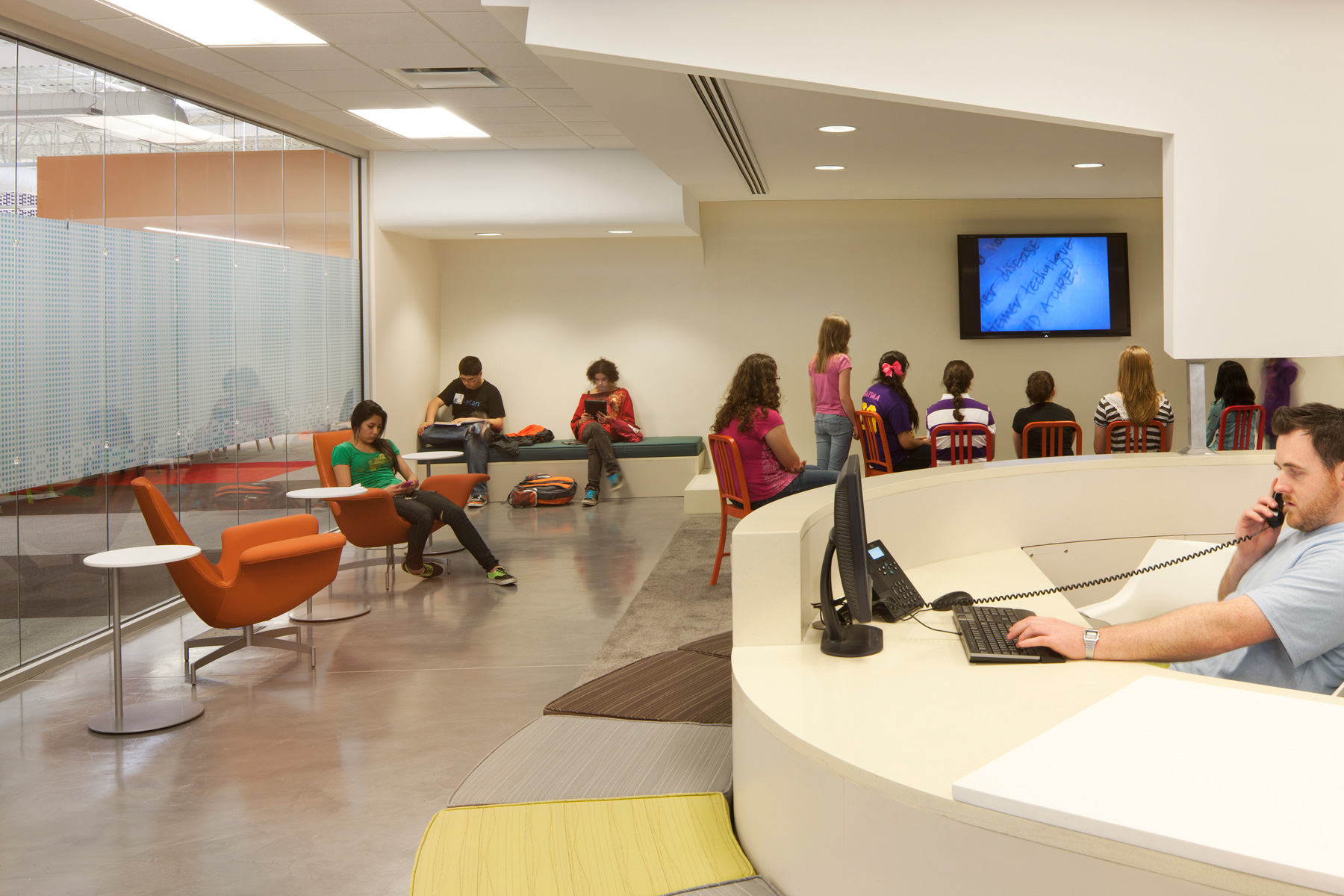 Beyond Whiteboards and Study Rooms: Taking Collaborative Spaces to the ...