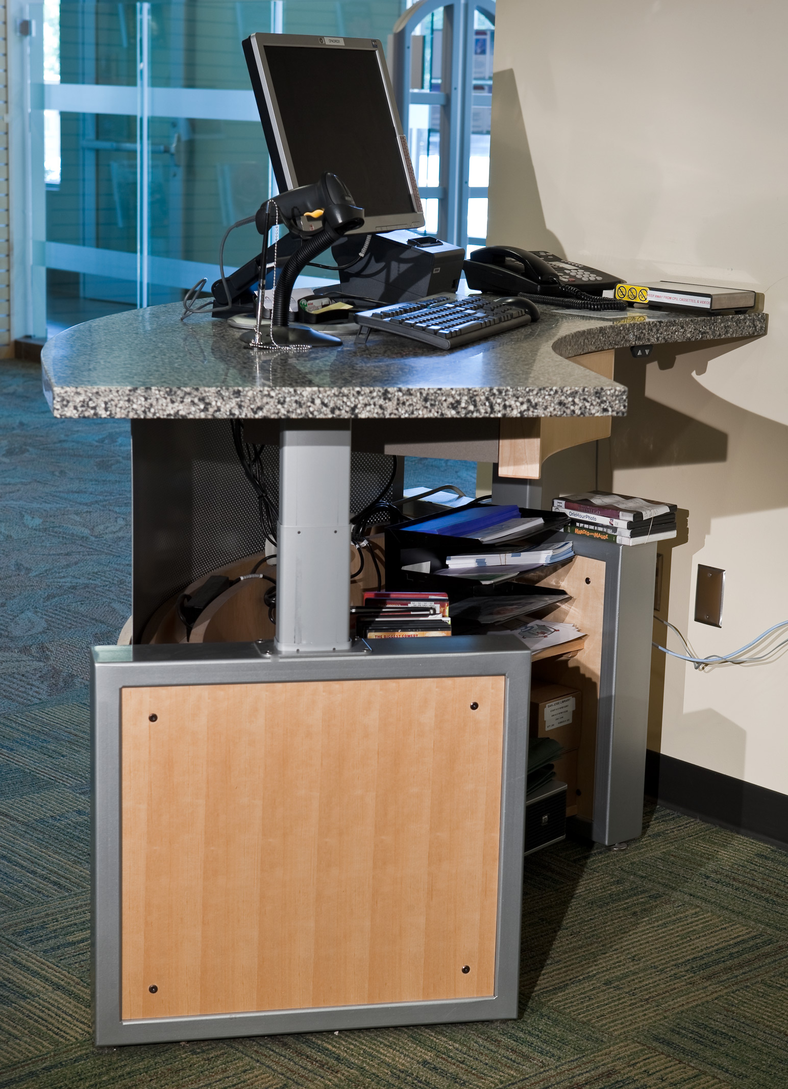 San José, Pearl Avenue Branch, CA - http://demcointeriors.com