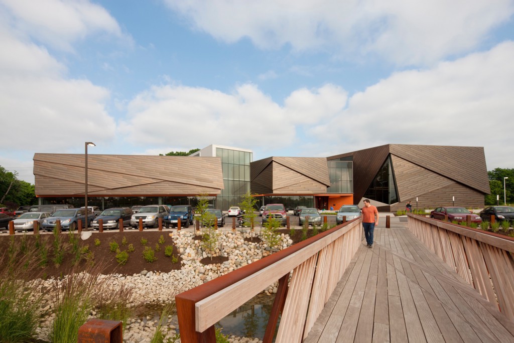Why Outdoor Spaces are Essential for Libraries